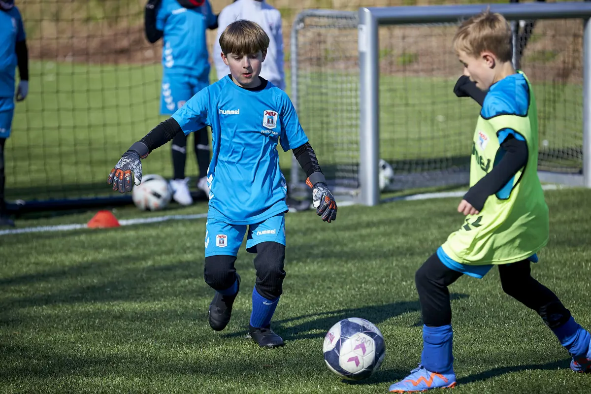 STADIG PLADSER PÅ AGF FODBOLDSKOLE TIL SOMMER