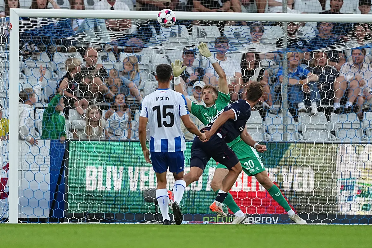 MORTENSEN NÆRMER SIG HISTORISK MÅLKONGE