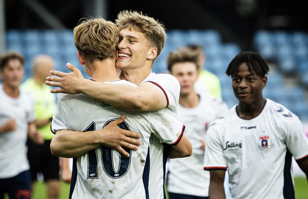 MÅLRIG KAMPE OG GEVINSTER FOR YOUNG GUNS