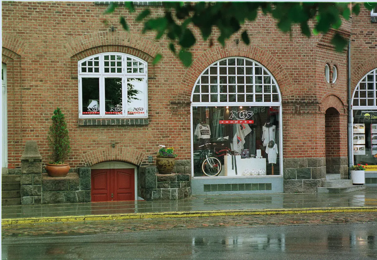 AGF FANSHOPPEN FEJRER 25 ÅR MED KAGE, LEGENDE OG MUSIK