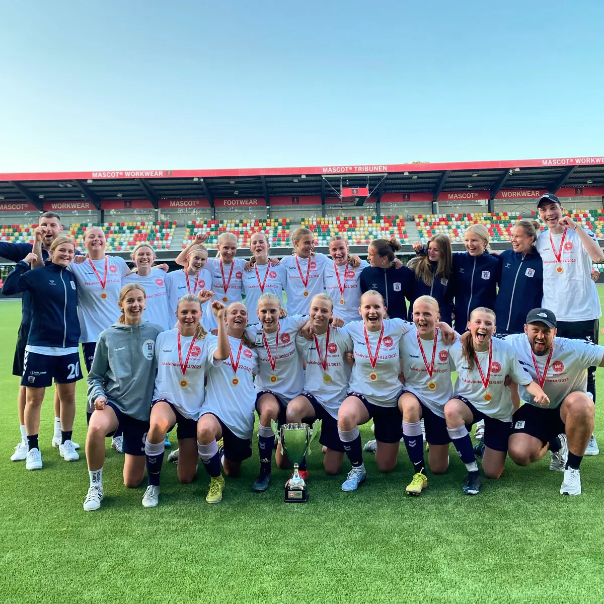 AGF KVINDEFODBOLD: YOUNG GUNS I DOBBELT POKALTRIUMF