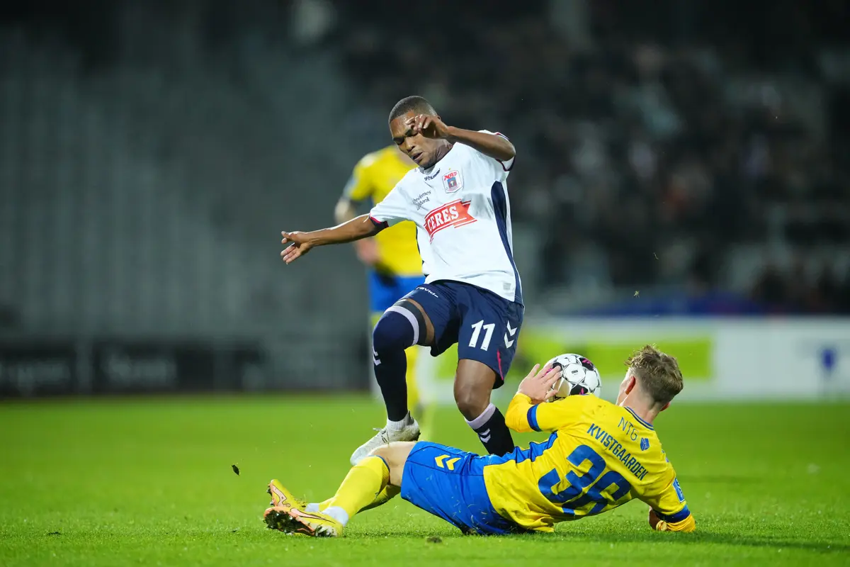 GIFT LINKS AFVISER ANKLAGER