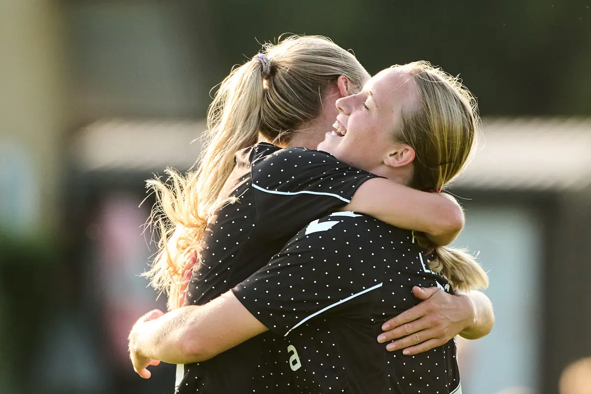 AGF KVINDEFODBOLD I FORRYGENDE STORSEJR