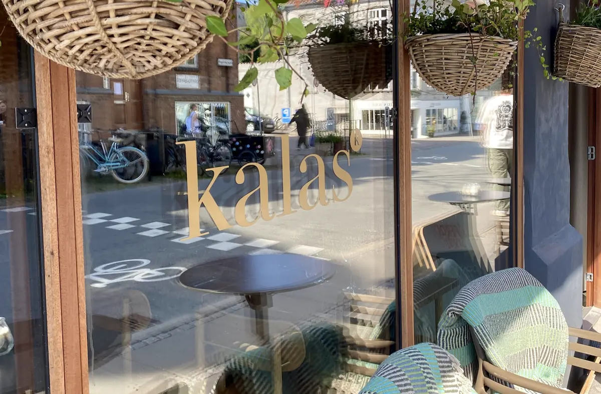 RESTAURANT KALAS UDVIDER MED SIDES - OG VOKSER OGSÅ MED AGF